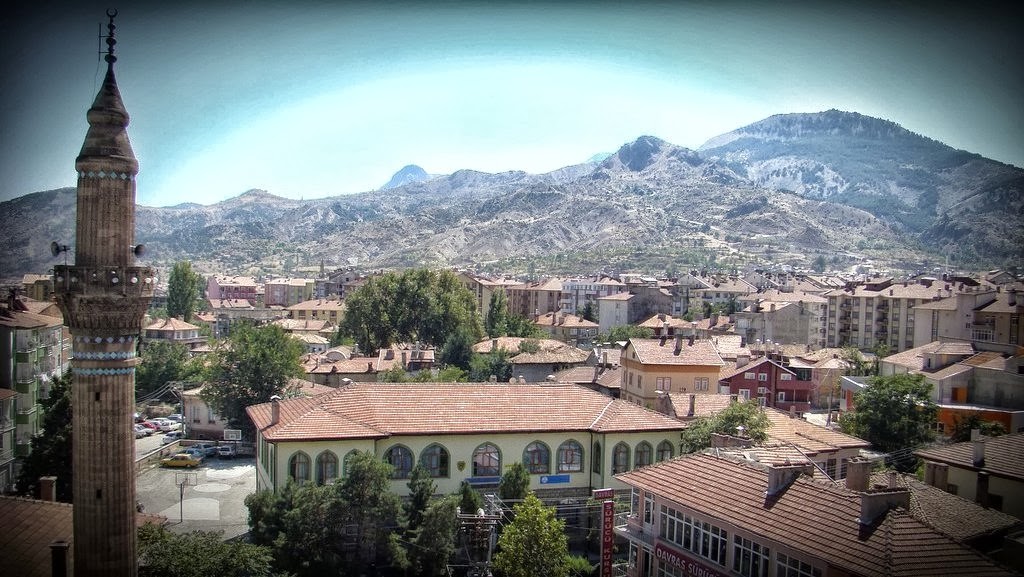 Η ΣΗΜΕΡΙΝΗ ΣΠΑΡΤΗ (ISPARTA) ΤΗΣ ΠΙΣΙΔΙΑΣ. Η ΠΟΛΗ ΕΙΝΑΙ ΧΤΙΣΜΕΝΗ ΣΤΟΥΣ ...