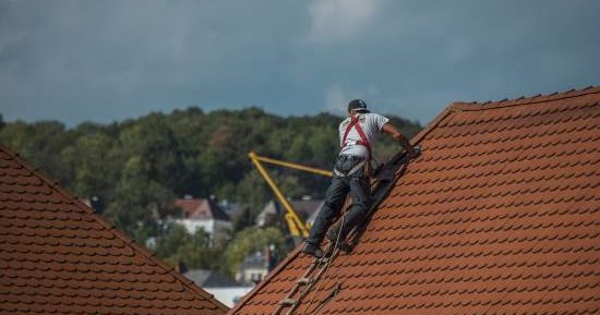 Safety Toolbox Talk - Working on Fragile roof at height - HSE and Fire ...