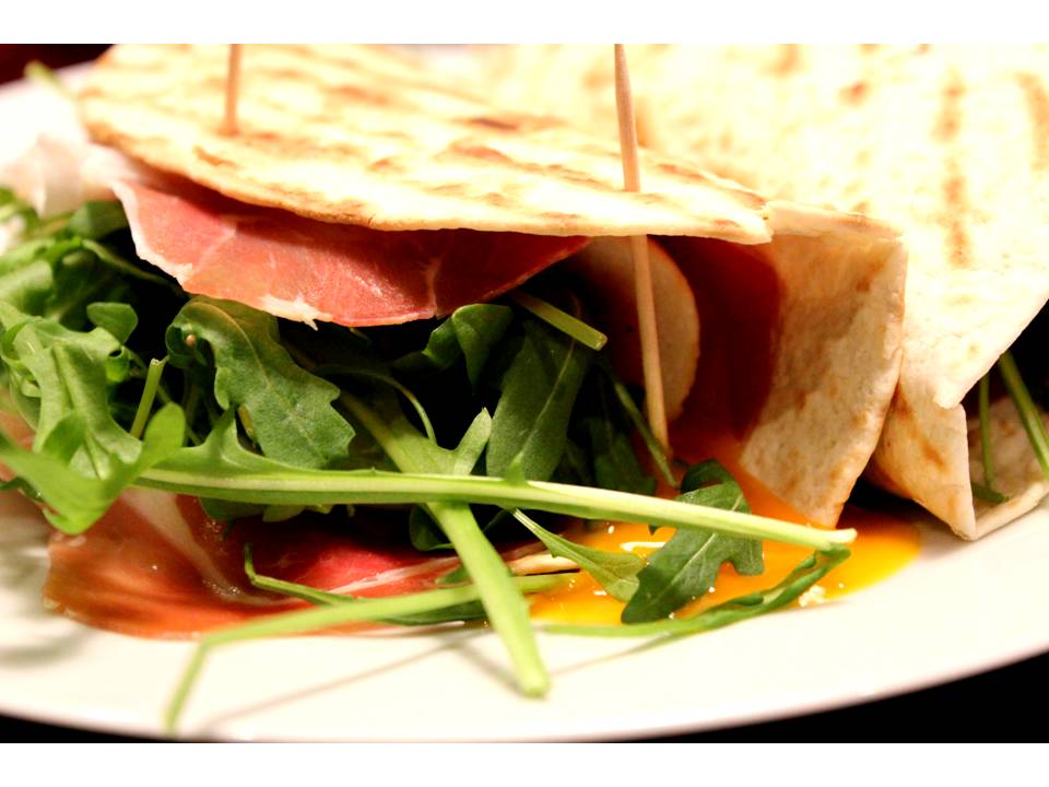 Coentros & Rabanetes: Wraps de presunto serrano e ovo | Serrano ...