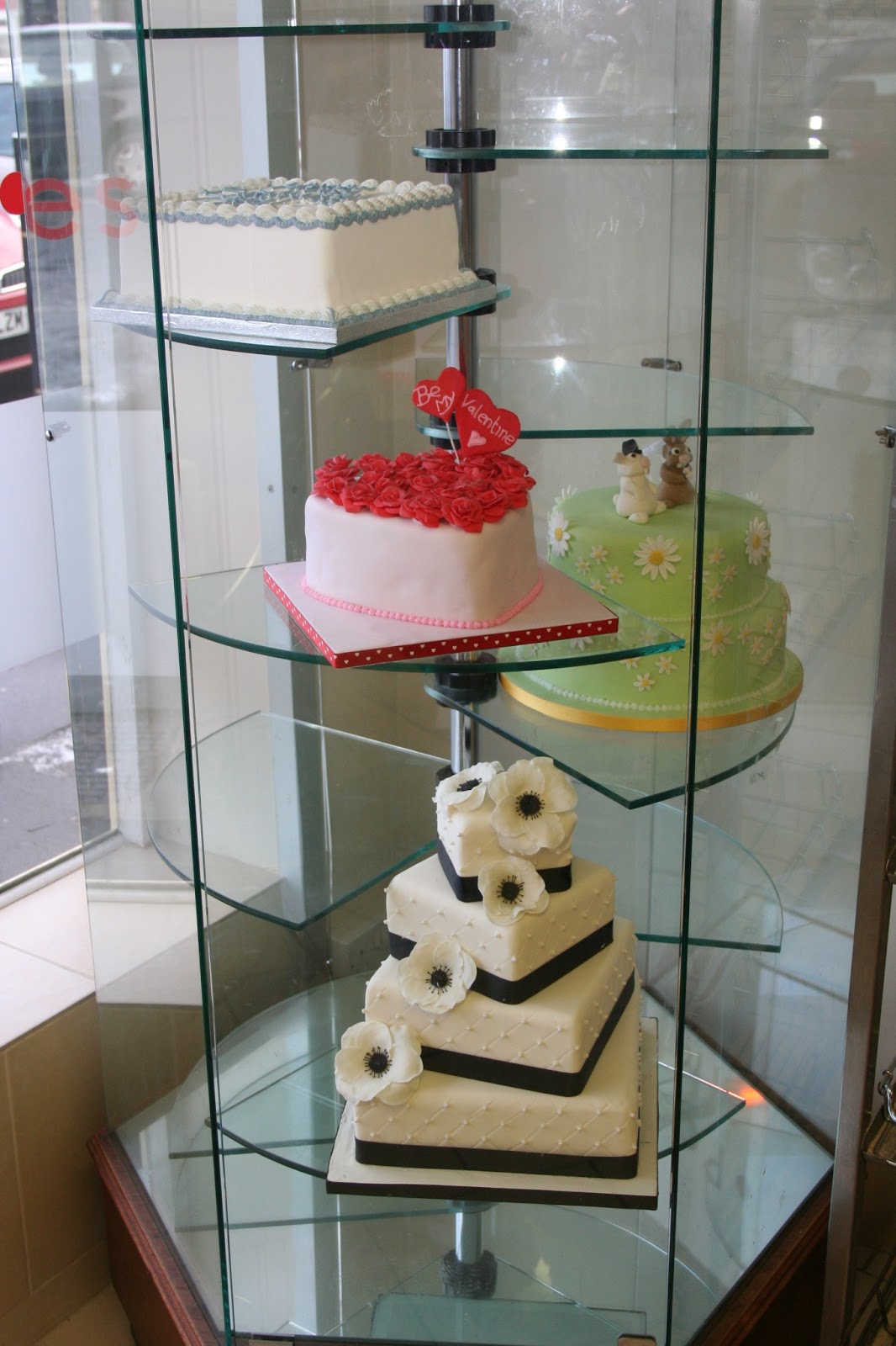 Chintzy Cakes: Cakes in a Shop Window :-)