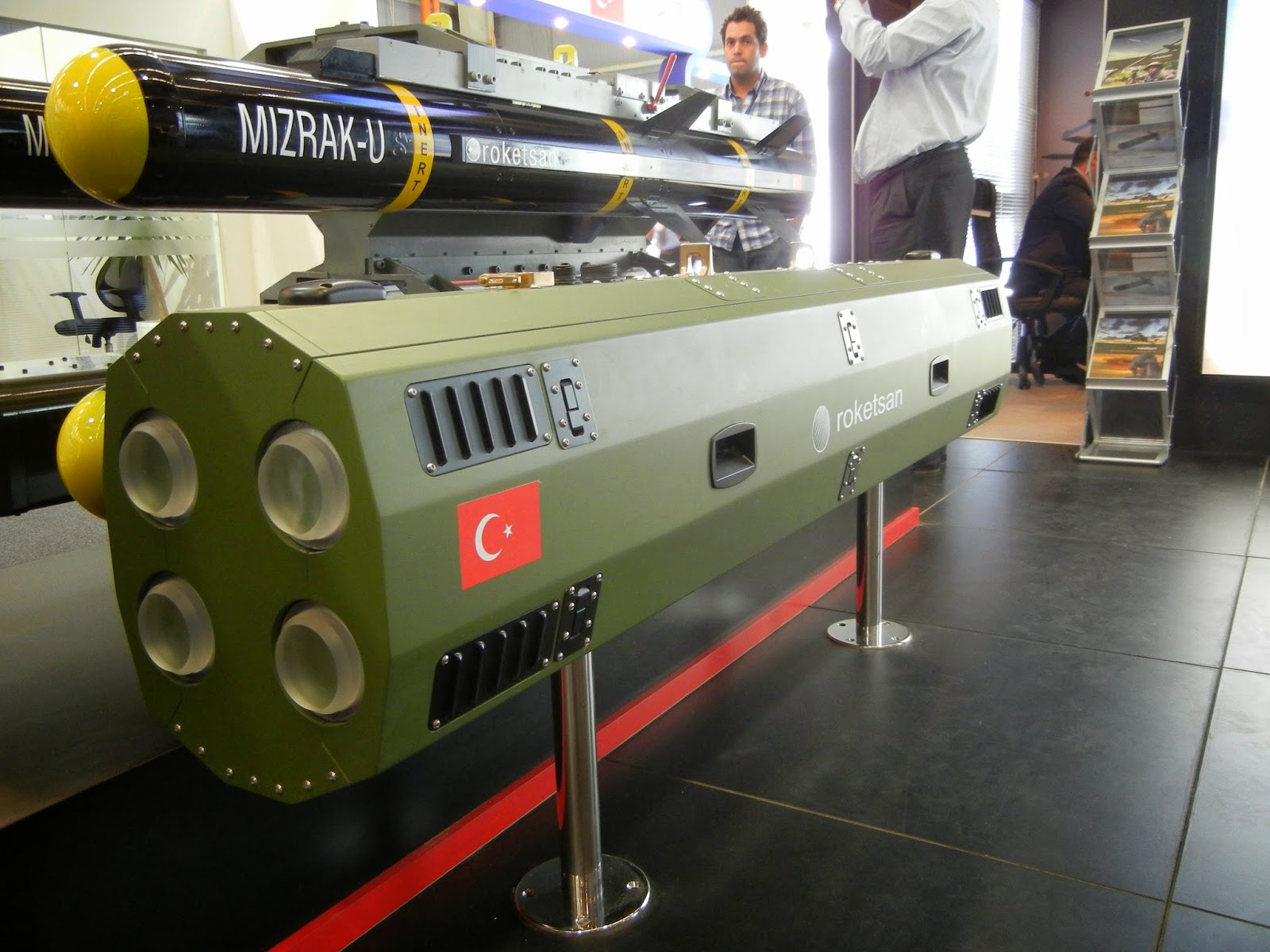 Defensa y Armas: Cañoneros: C-295W, armado con misiles turcos