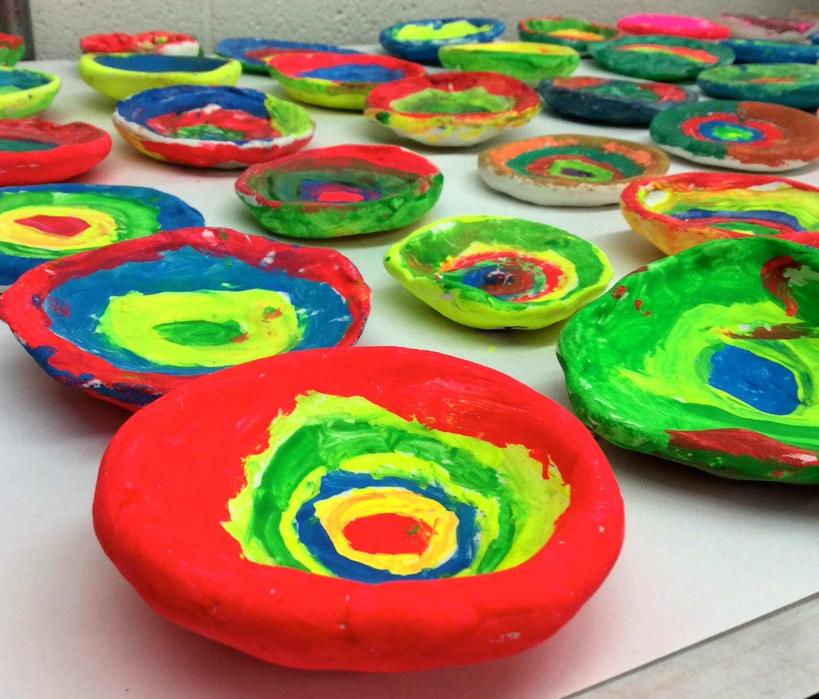 Ms. Curry's Art Room : First Grade Kandinsky Pinch Pots