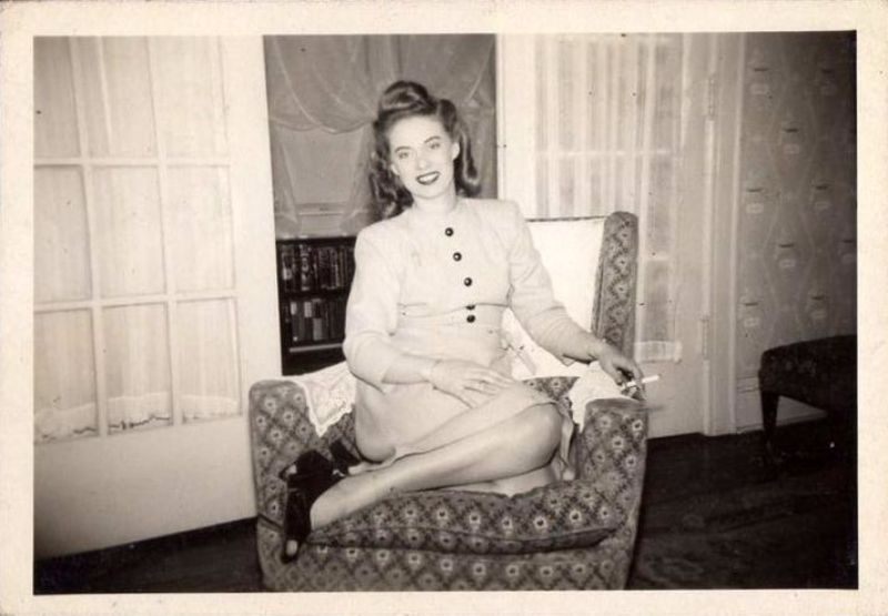 33 Badass Photos of Smoking Ladies From the 1960s | Vintage News Daily