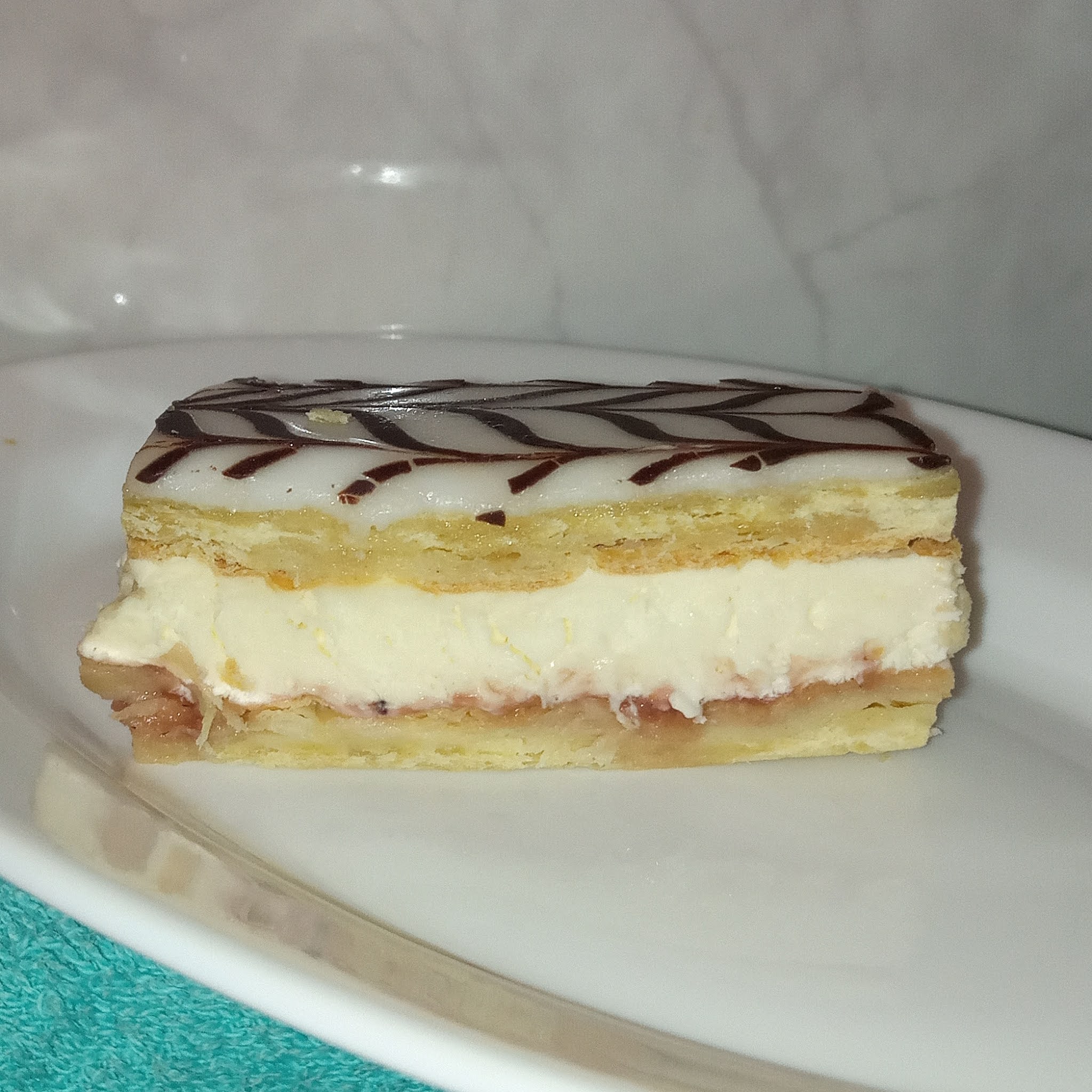 Supersupergirl's Food Reviews: [Review] Sainsburys Cream Slice