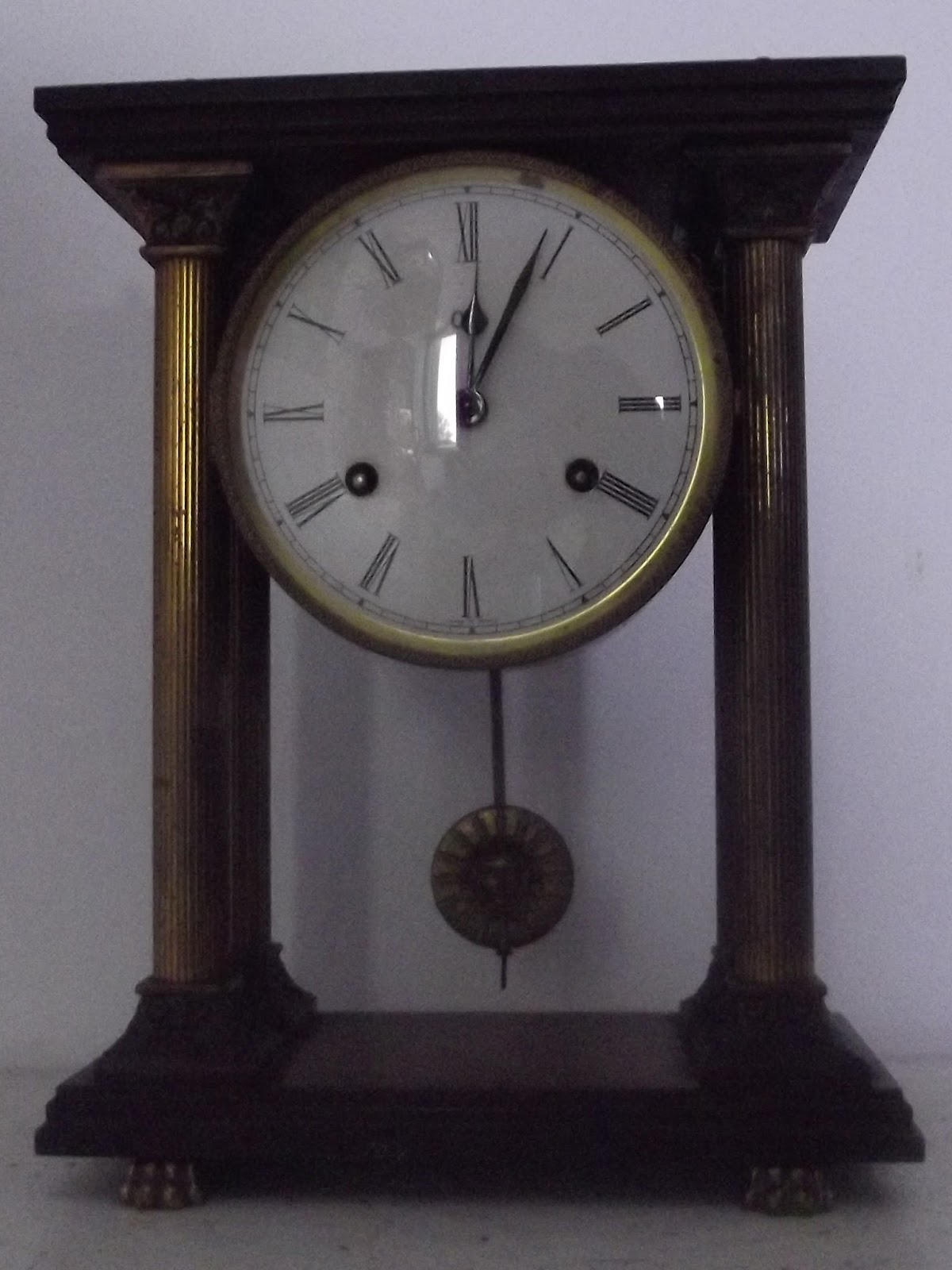 pendule a colonnes bois horloge ODO sonne les douze coups de minuit ...