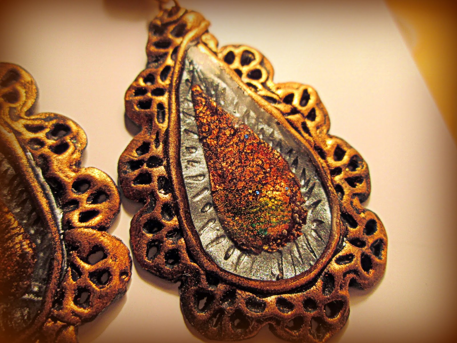 Indrani Handmade: Cercei handmade lacrima dantelati