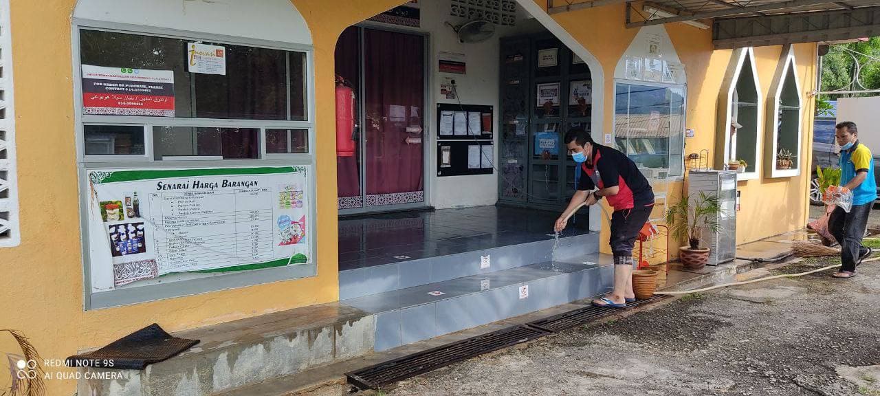 HSBM LIBRARY: PROGRAM GOTONG ROYONG SURAU (GURU & STAFF LELAKI)