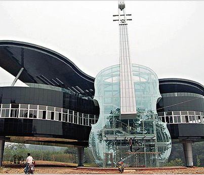 Weird Wonderful World News: A piano shaped house