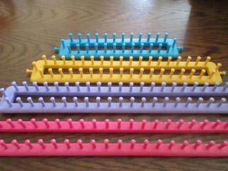 TUTORIAL MERAJUT TOPI dari LOOM (Cara memulai dan Mengakhiri Rajutan Loom)