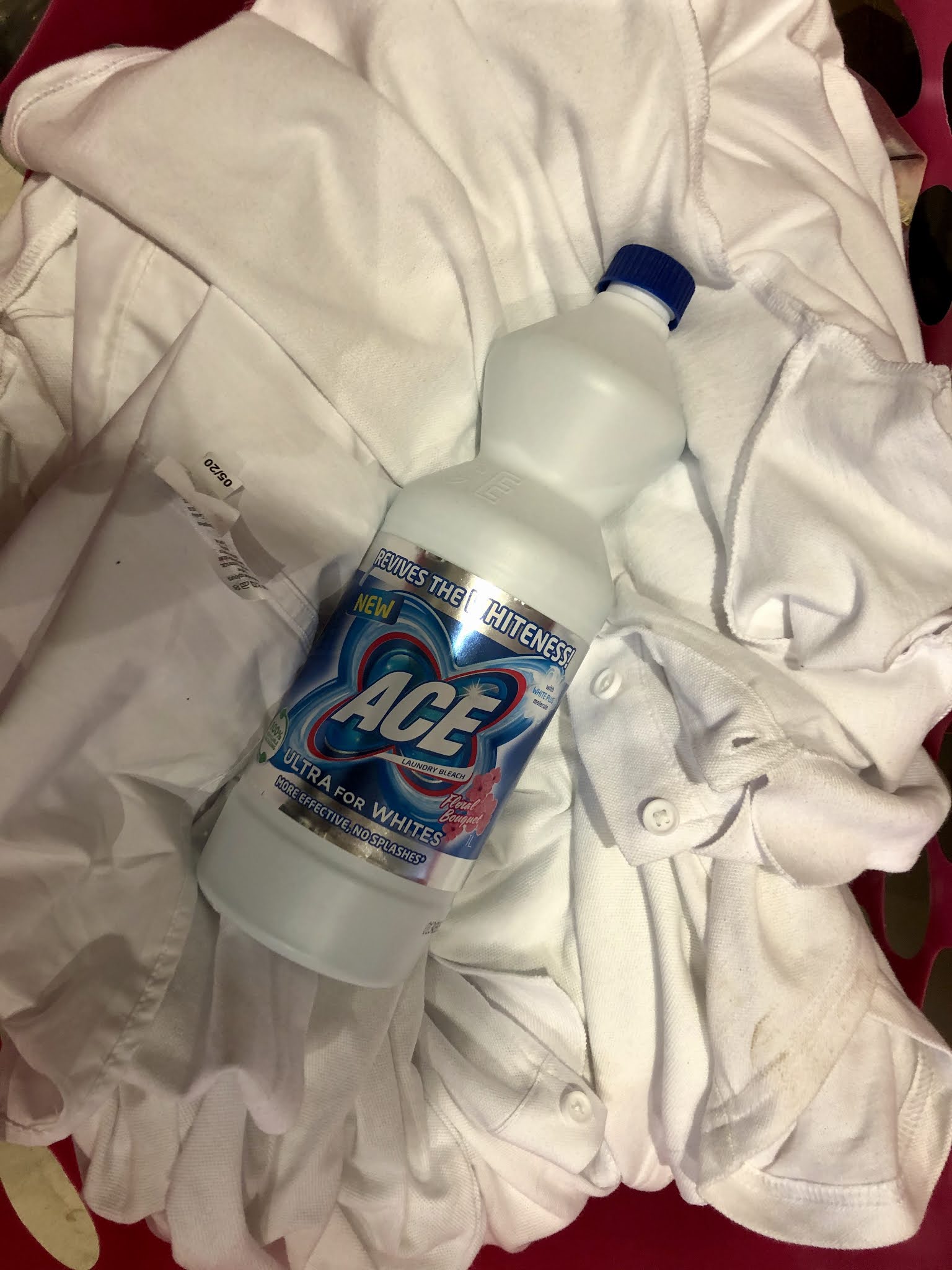 Hannah and The Mini Beasts: Ace Ultra for Whites Laundry Bleach / Review.