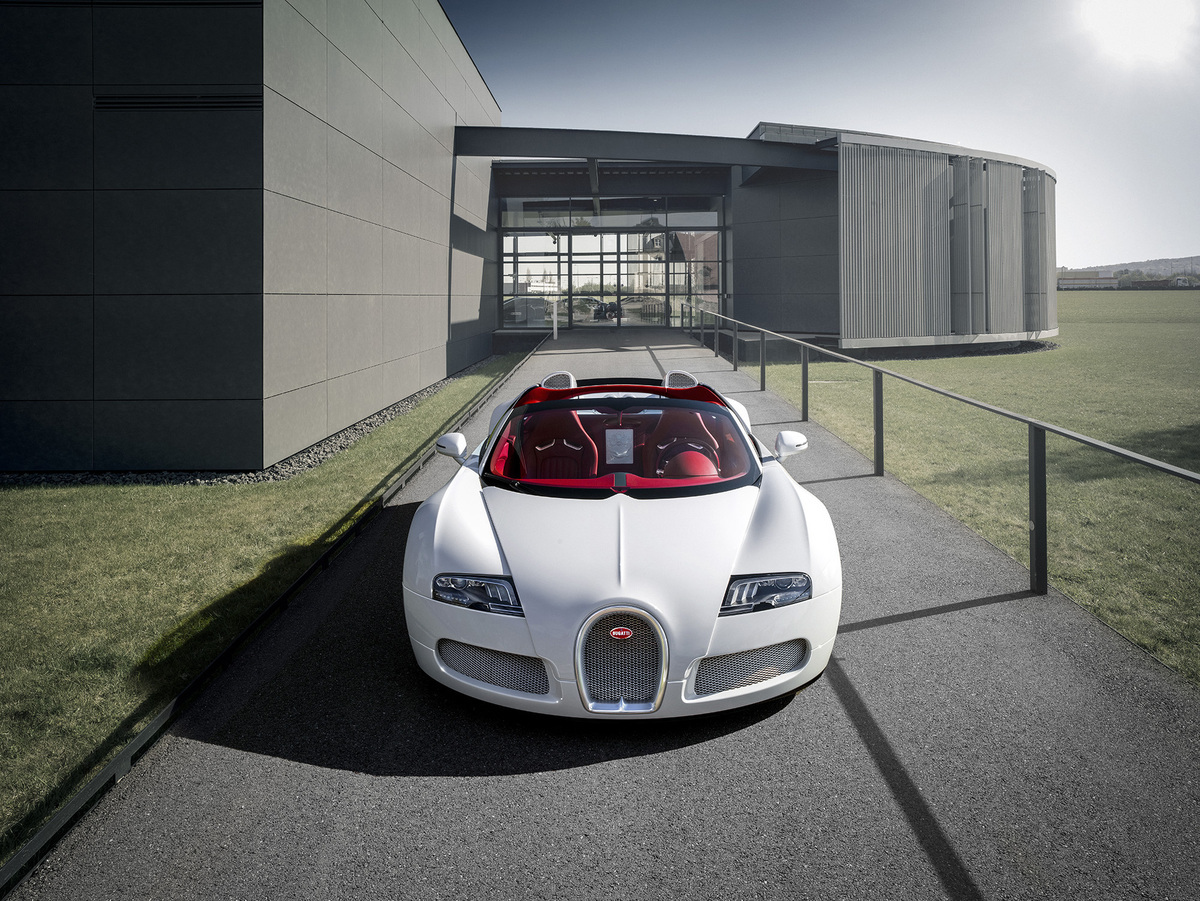 HENRI Luxury Lifestyle: KPM-Berlin meets BUGATTI