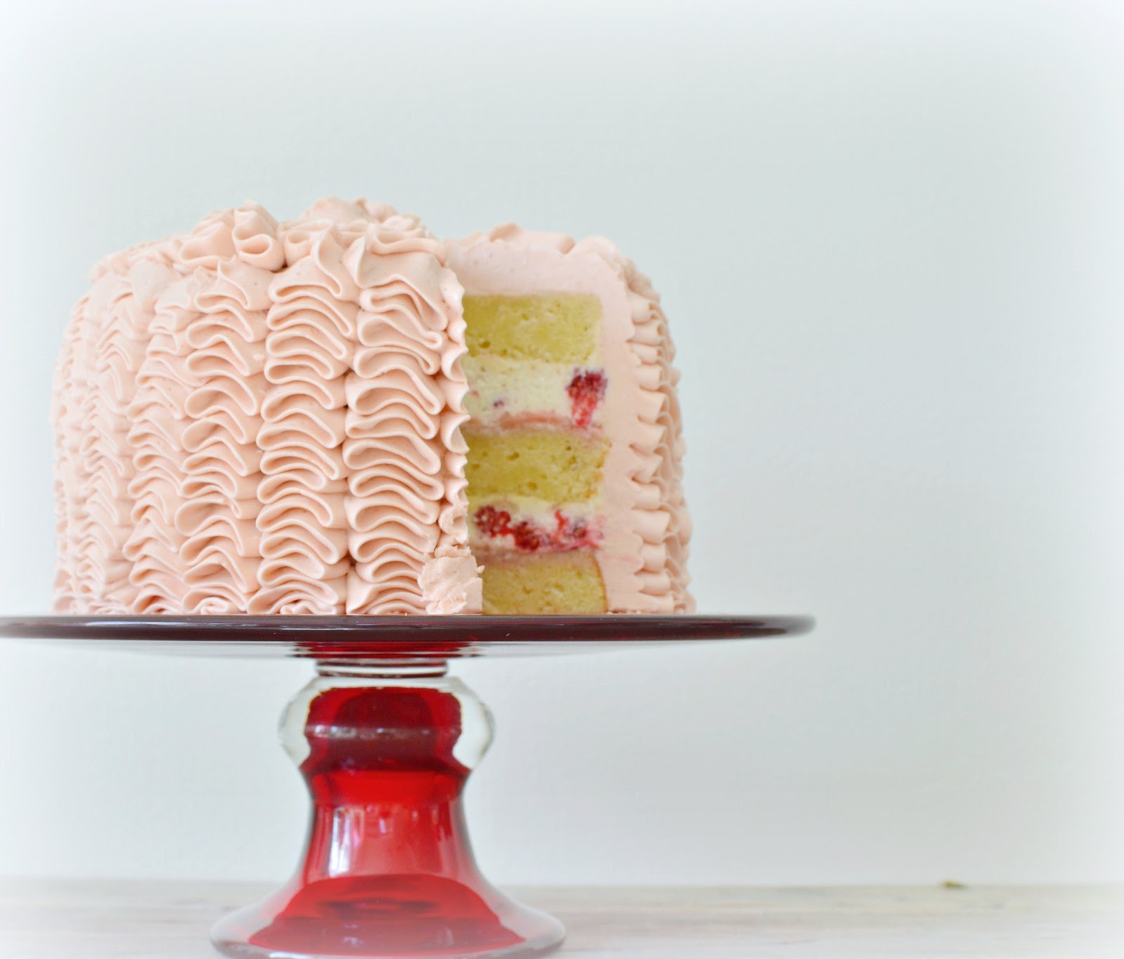 Louise´s Spis: Raspberry and Lemon Ruffle Cake (Hallon- och Citrontårta)