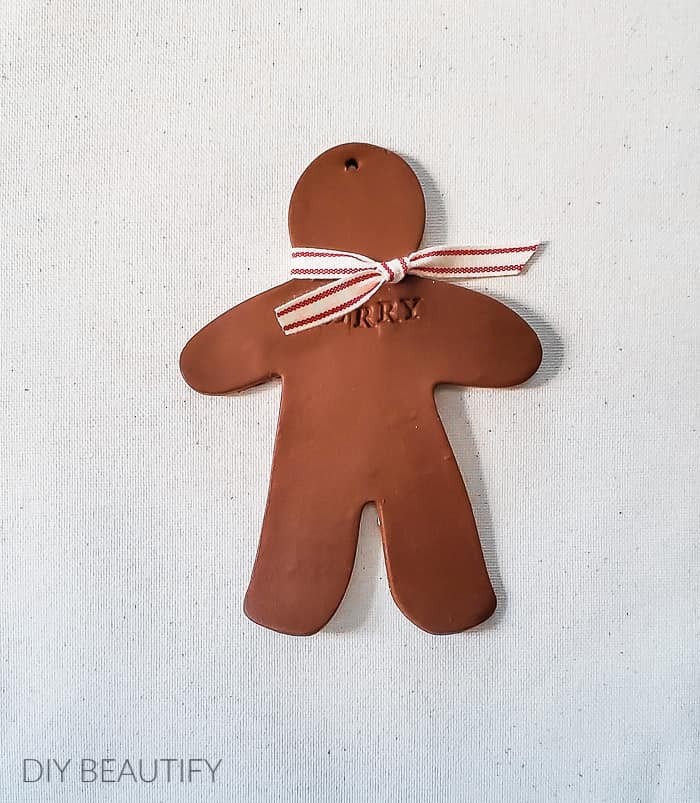 The Cutest DIY Gingerbread Man Sign - DIY Beautify - Creating Beauty at ...