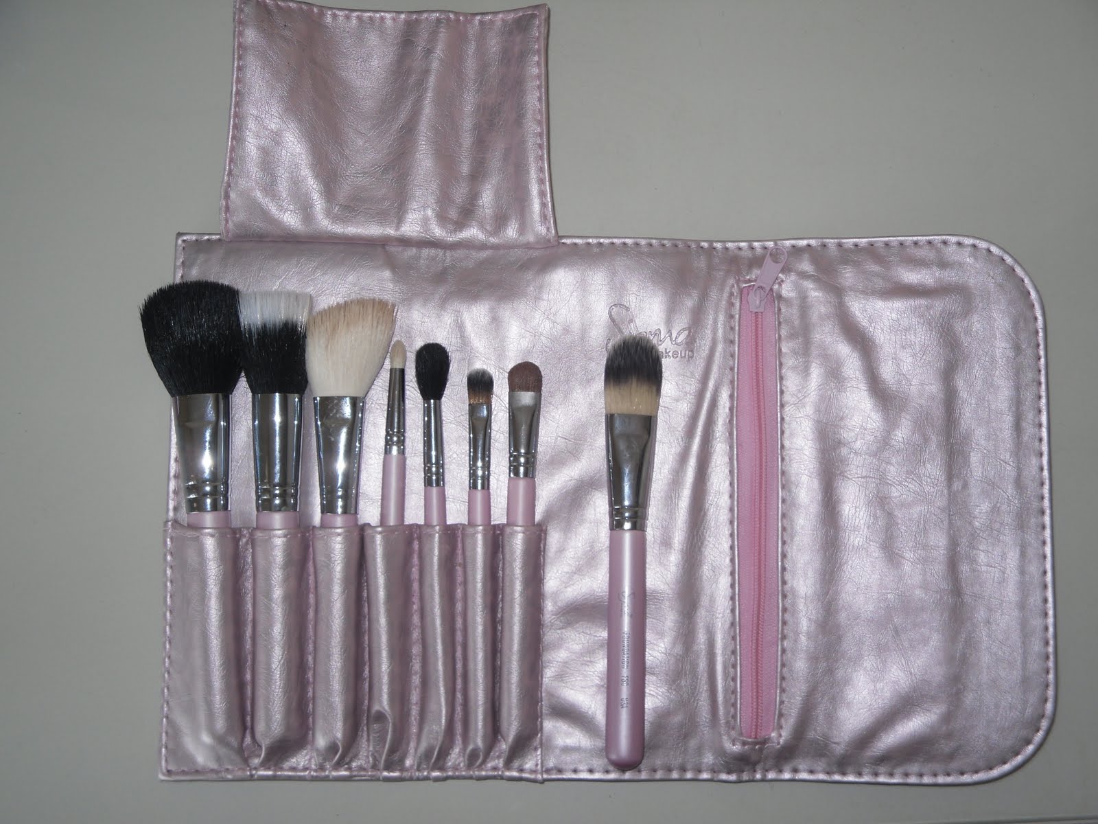 DanielleLoveMakeup: Sigma Brushes - Travel Kit Nice in Pink and Premium ...