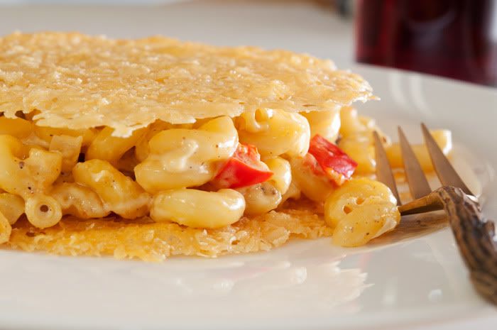 Things wot I Made Then Ate: Jalapeño mac and cheese with Parmesan tuiles.