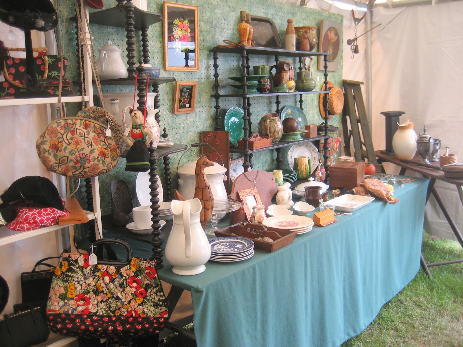 52 FLEA: Brimfield - Something For Everyone!