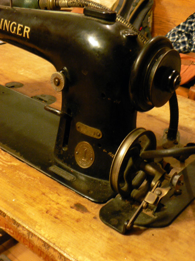 Damn Yak Dry Goods Co.: 1940's Singer 96K41.