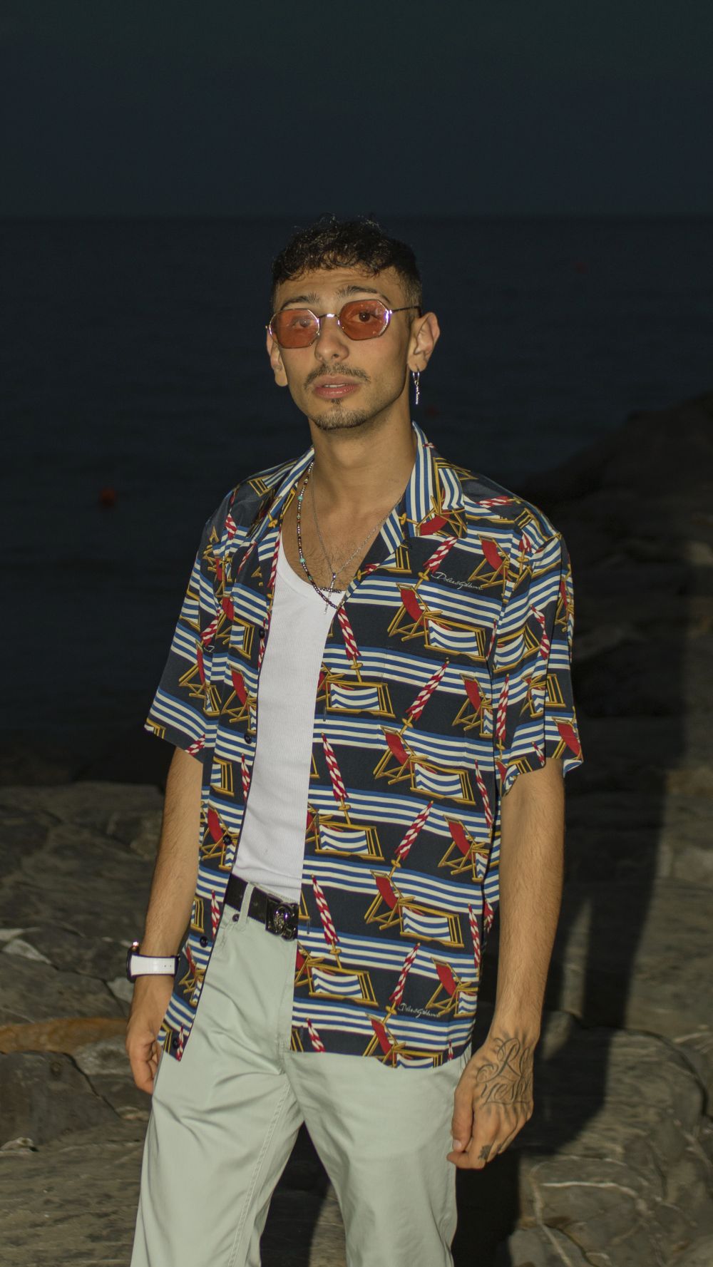 Random, il rapper rivelazione pubblica il nuovo singolo 'Nudi nel letto'