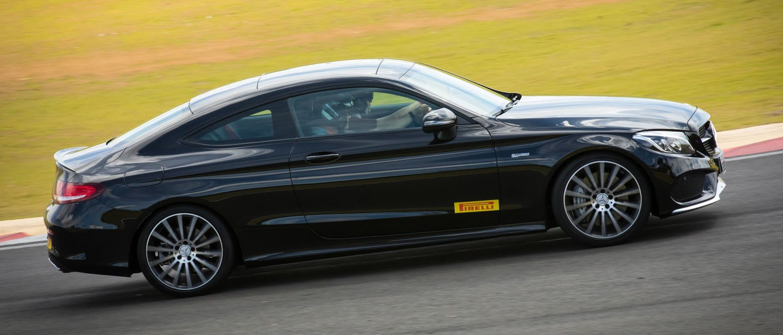 Mercedes-AMG C 43 e C 63 S Coupé desembarcam no Brasil