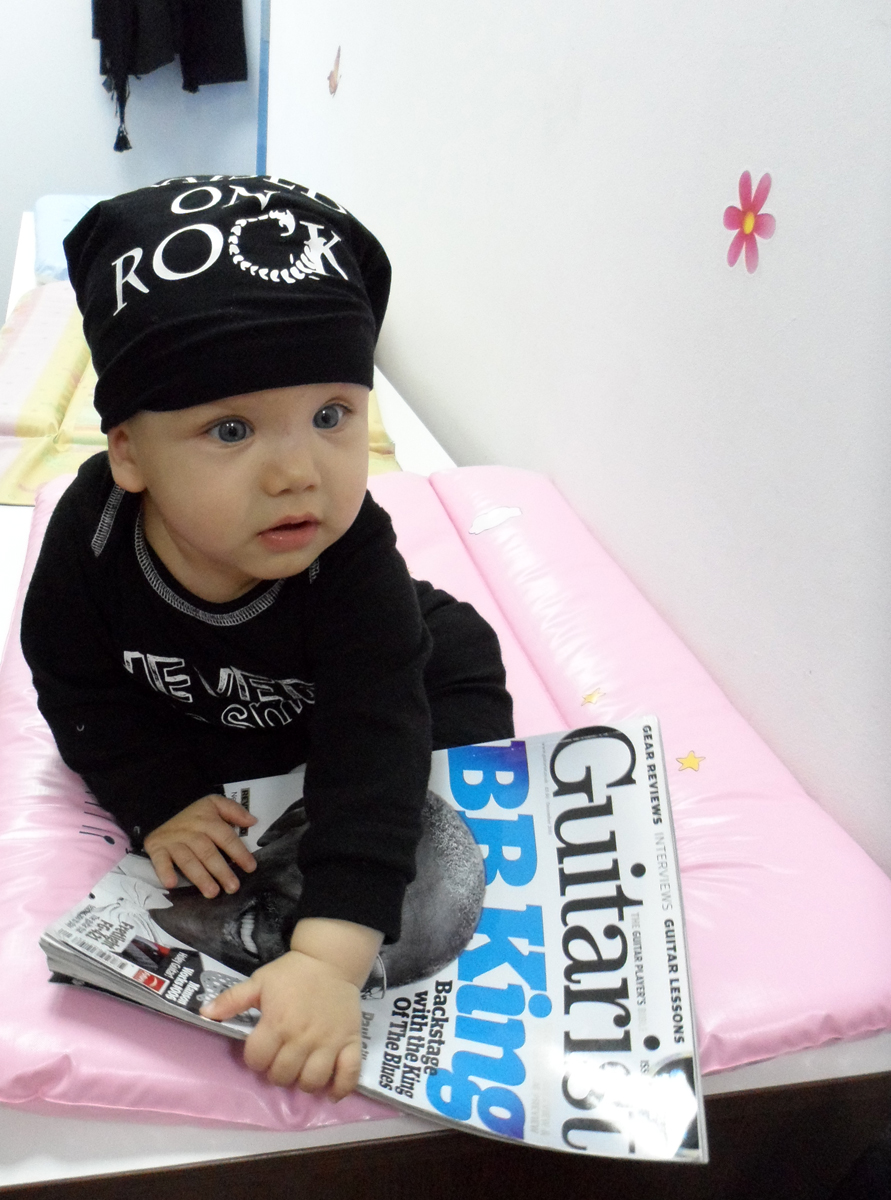 Every now and then: Bebe strumf, 8 luni