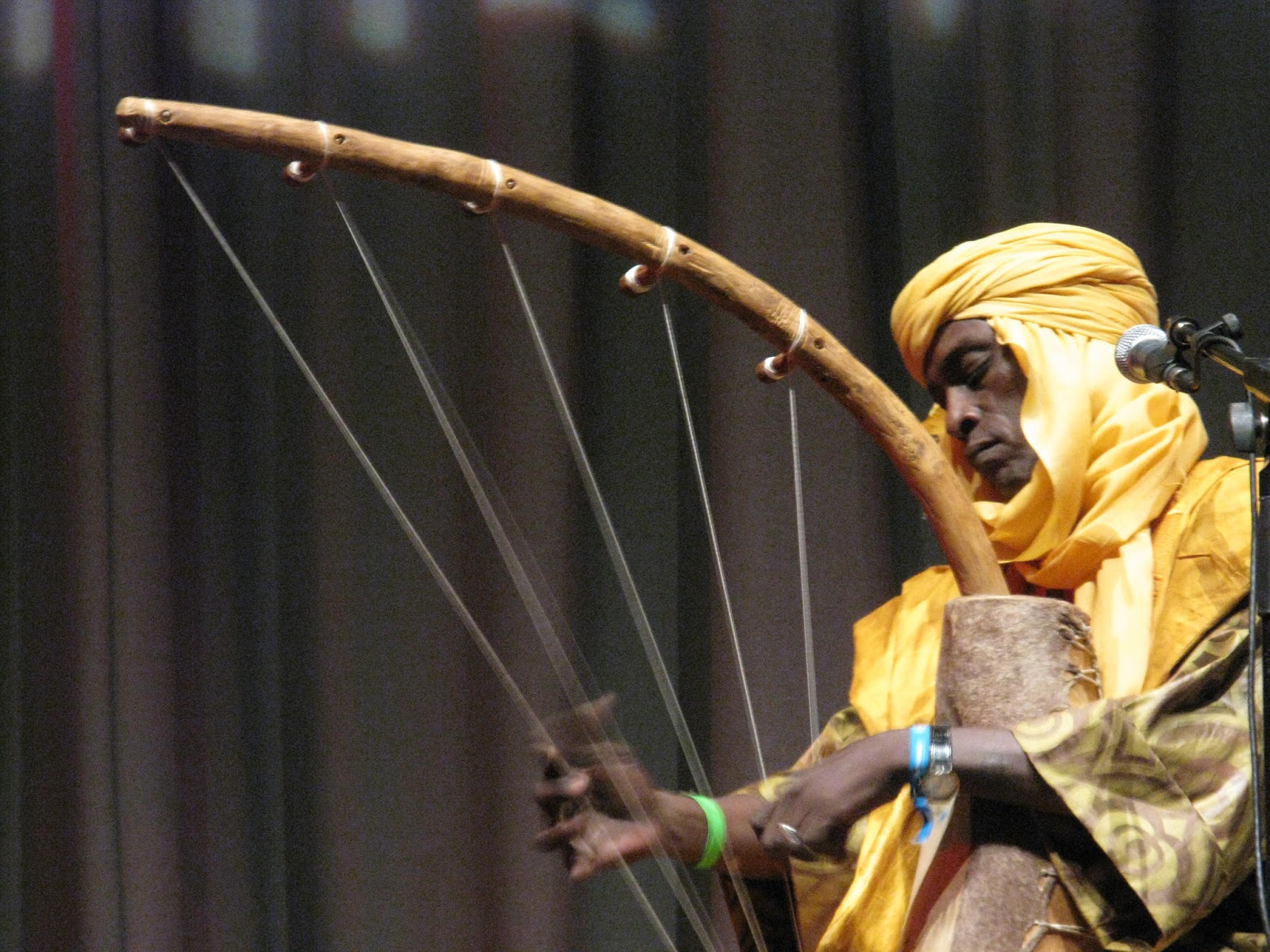 INSTRUMUNDO Instrumentos Musicales: CORDÓFONOS PULSADOS, ARCOS, LIRAS ...