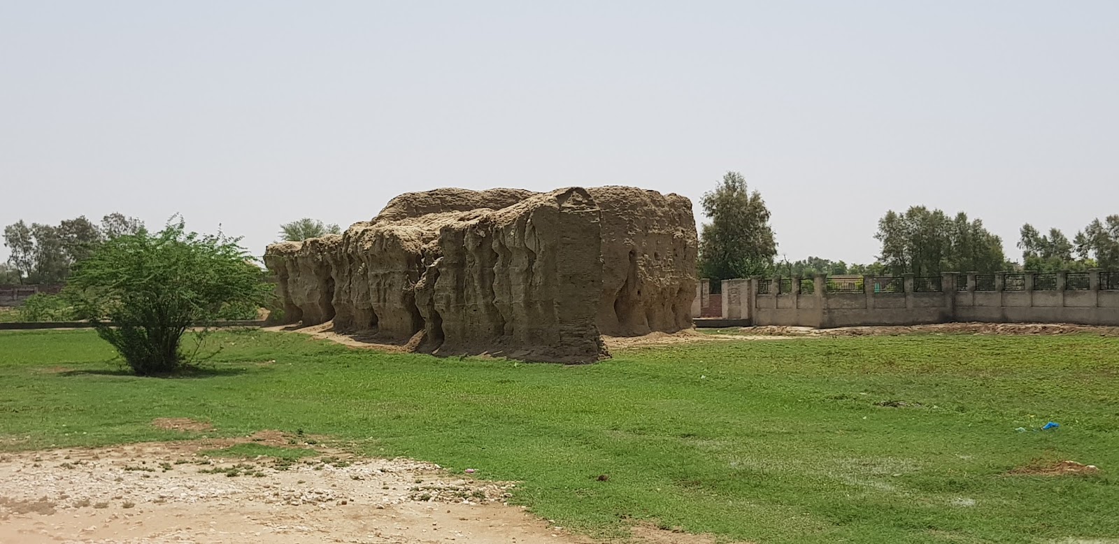 Pakistan Geotagging: 098 - Nawab Sar Buland Khan And His Fort At Mankera