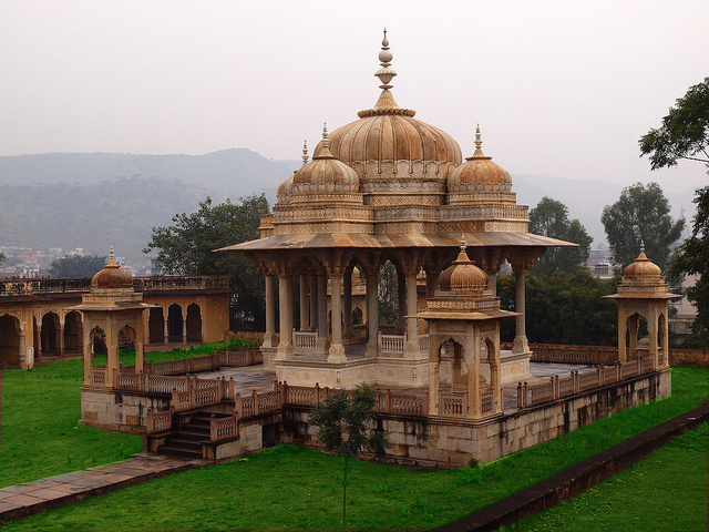 Maharaniyo Ki Chatri