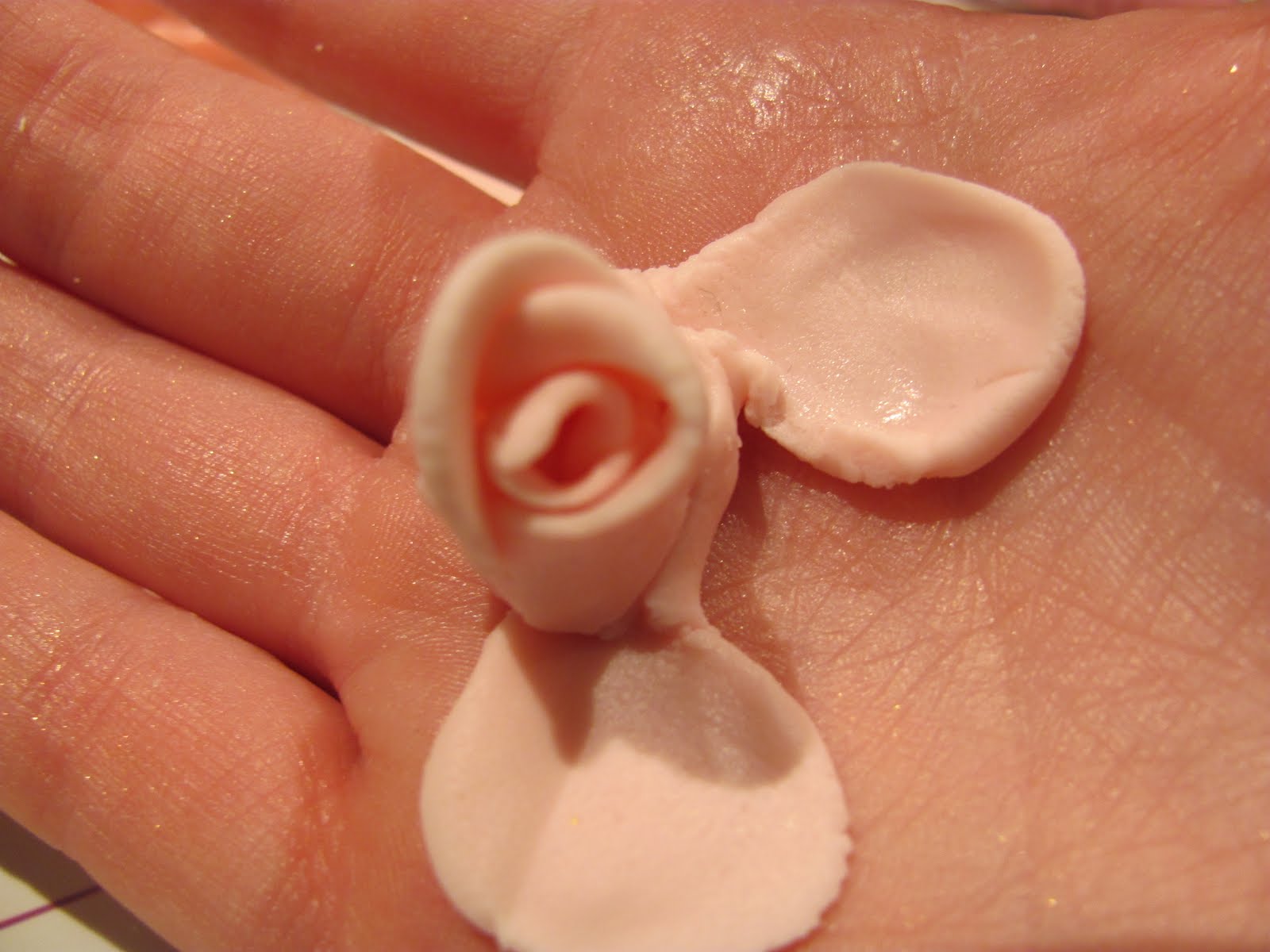 Mrs Cake: How to Make Simple Sugar Rosebuds