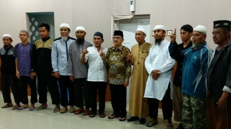 Pengurus Ormas Islam Foto 1 Jari Bersama JUARA - Koran Akselerasi