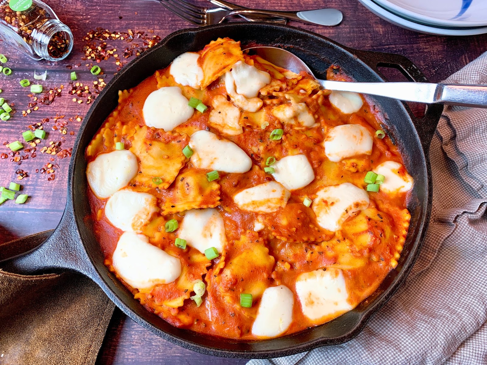 Ravioli with Spicy Cream Sauce and Fresh Mozzarella