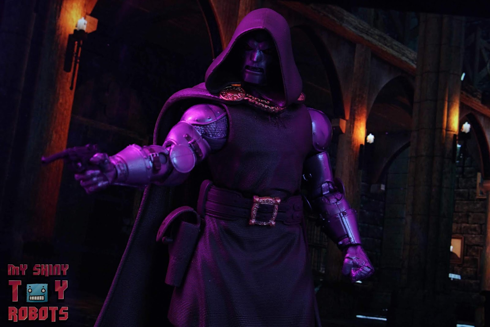My Shiny Toy Robots: Toybox REVIEW: Marvel Legends Doctor Doom