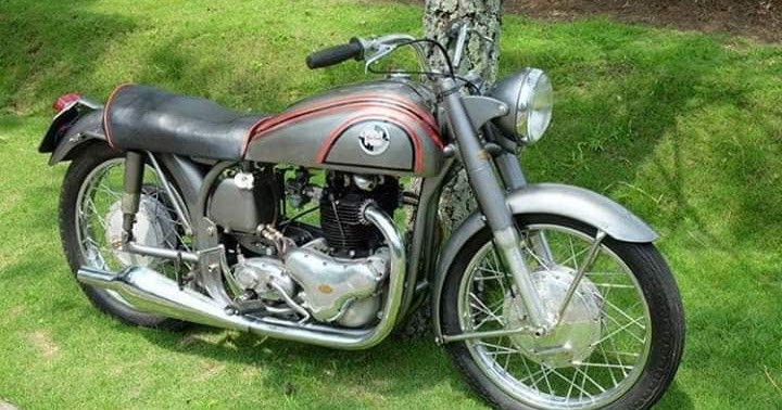 Dijual Motor Klasik Yang Bisa Getarkan Hatimu - LAPAK MOBIL DAN MOTOR BEKAS