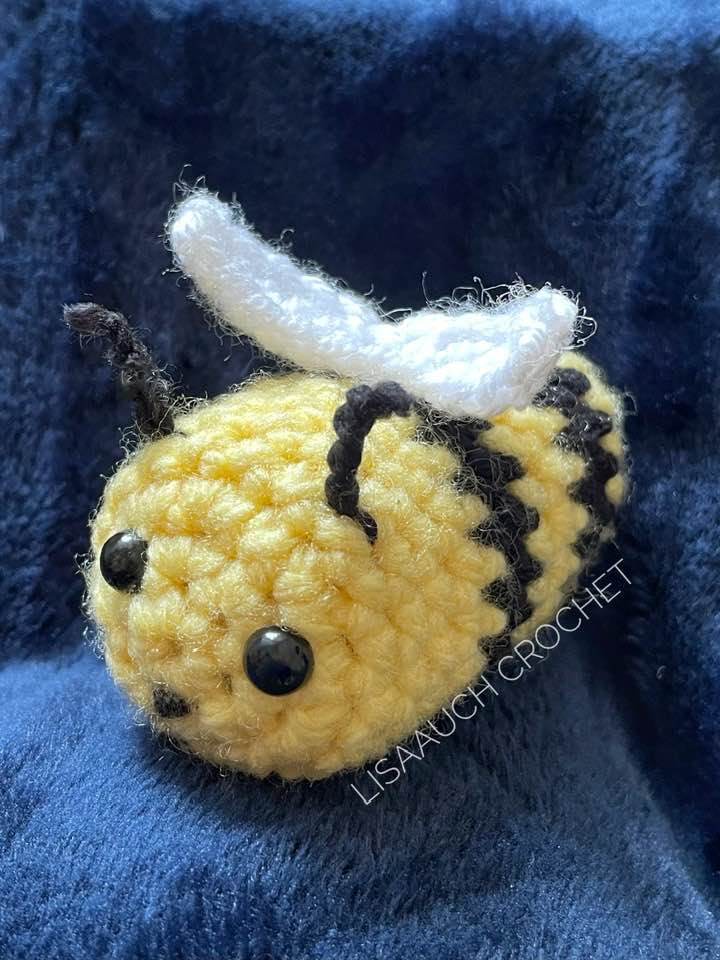 Crochet a small BEE FREE PATTERN (EASY) | FREE Crochet Patterns ...