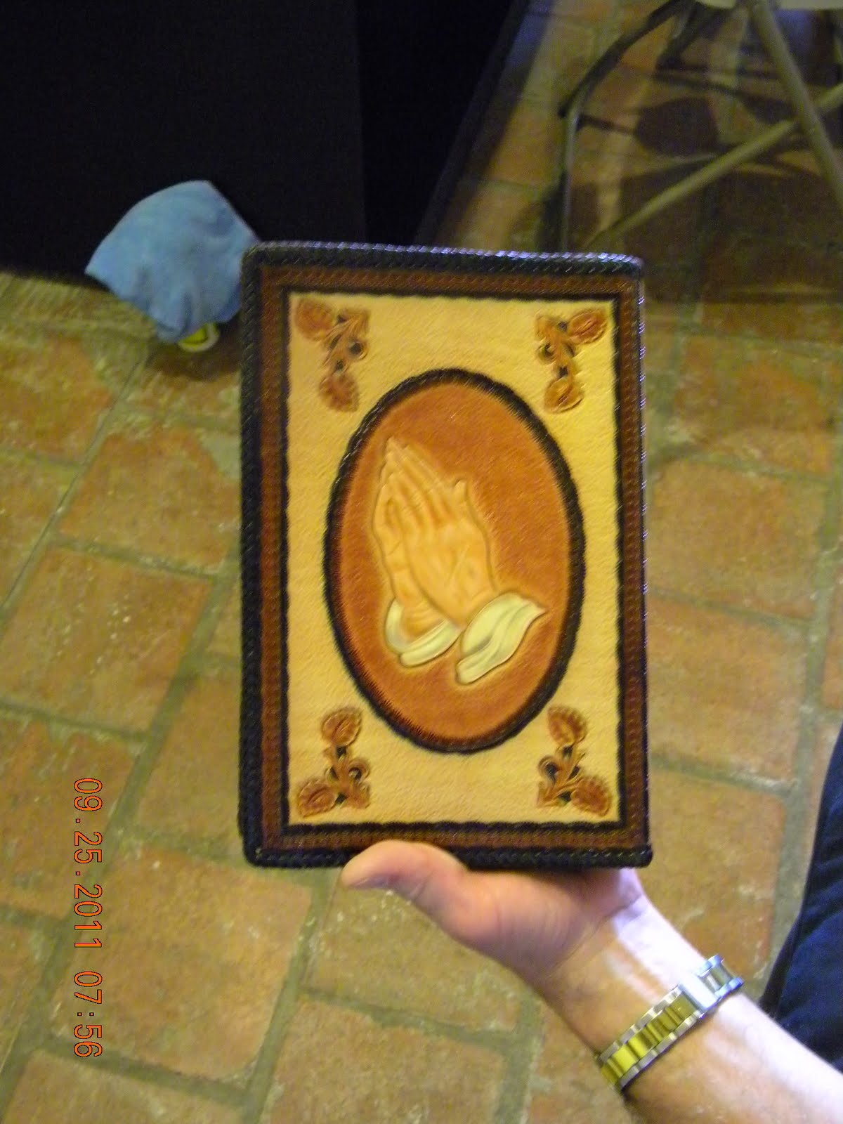 USHELLIT PEA SHELLERS AND PECAN NUT CRACKERS