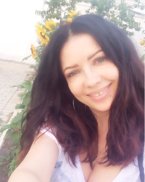 Latest Updates: This 41 year old woman got detained at passport control ...