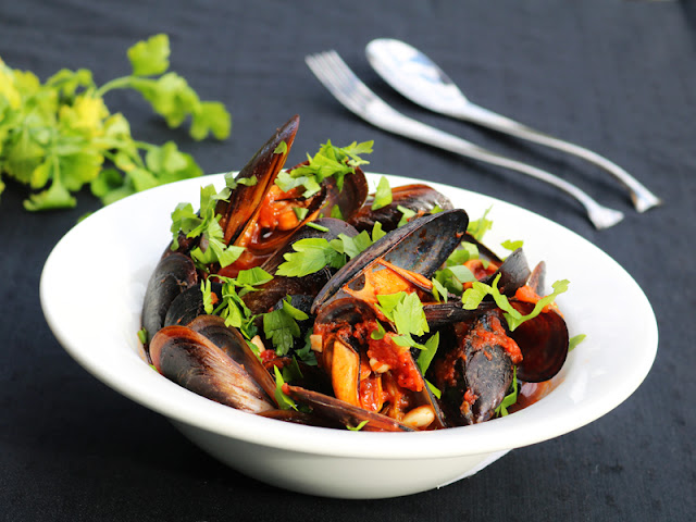 Pansy 's recipes - Retetele Panselutei: Midii cu sos de rosii ( a la ...