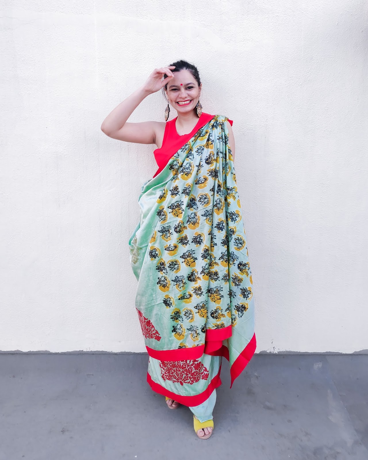 4 Ways to Wear a Saree to Show the Pallu - Chiconomical