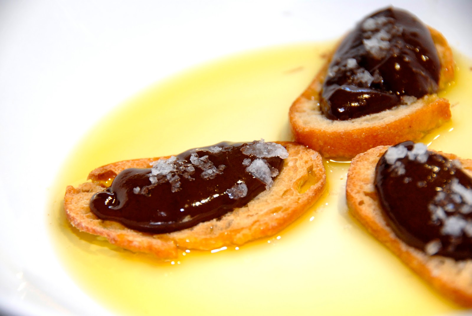 PAN CON CHOCOLATE Y ACEITE