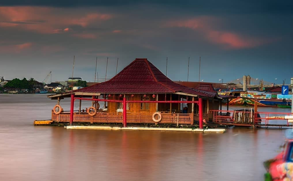 Rumah Rakit Palembang, Pengunjung Kian Terkenang ! - Tanjak7
