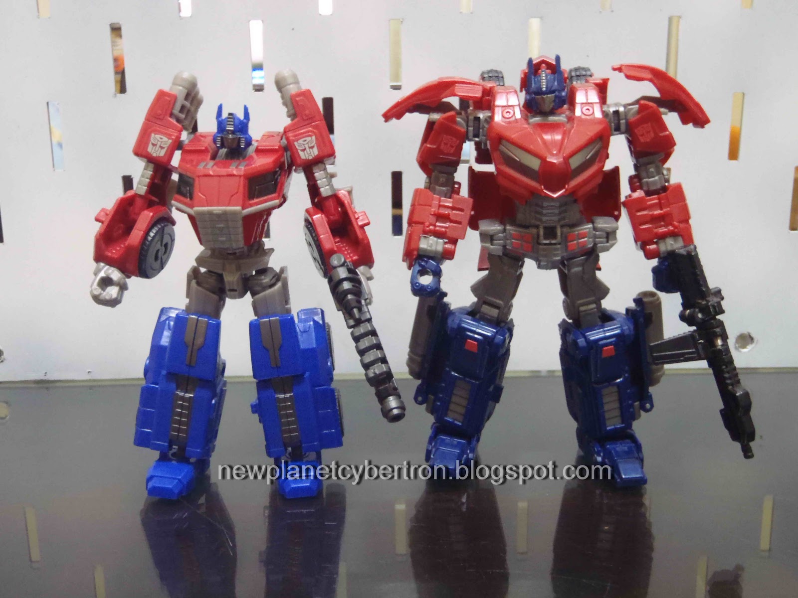 New Planet Cybertron: Transformers Review: Optimus Prime (FOC Deluxe)