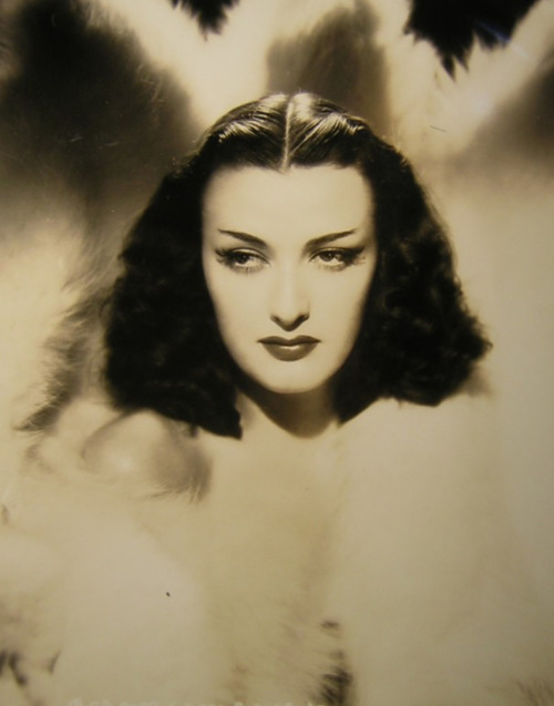 She's Fantastic: Classic Comic Character - DRAGON LADY Statue!