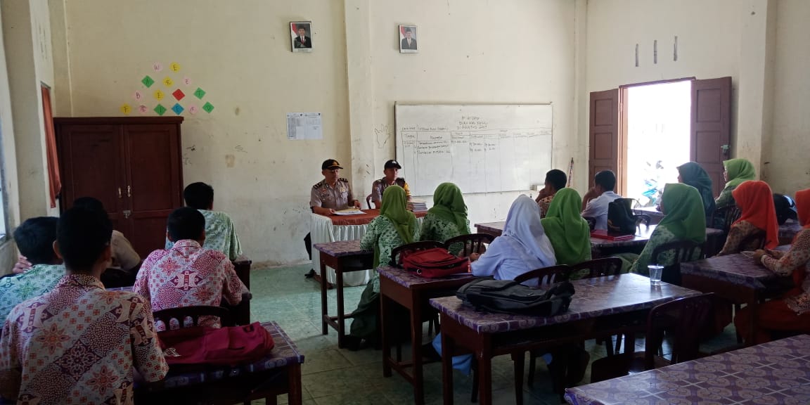 Personel Polsek Kuala Simpang Saweu Sikula Ke SMKN 1 Personel Polsek Kuala Simpang Saweu Sikula Ke SMKN 1