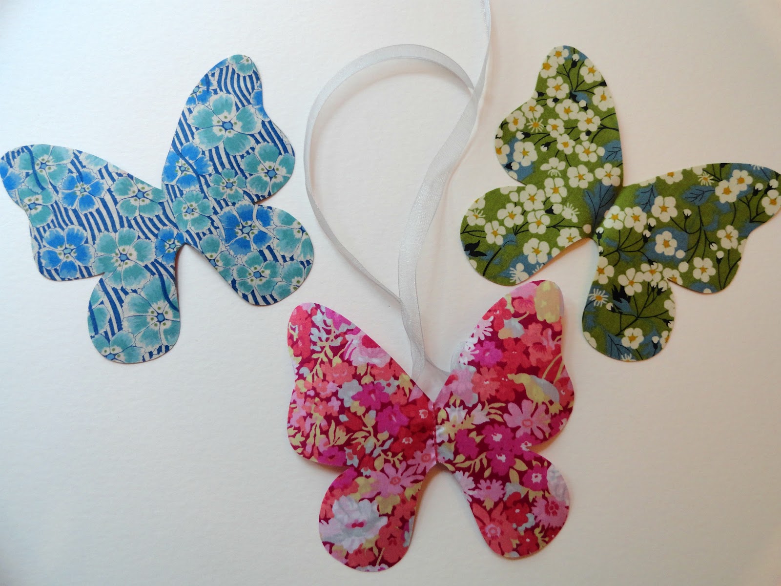 Libertylle: Papillon vole, tuto et patron inside