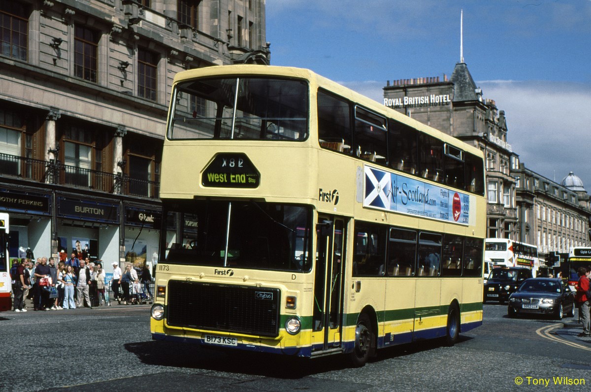 Edinburgh bus war - LET'S EXPLORE TRAVELING UNIVERSE