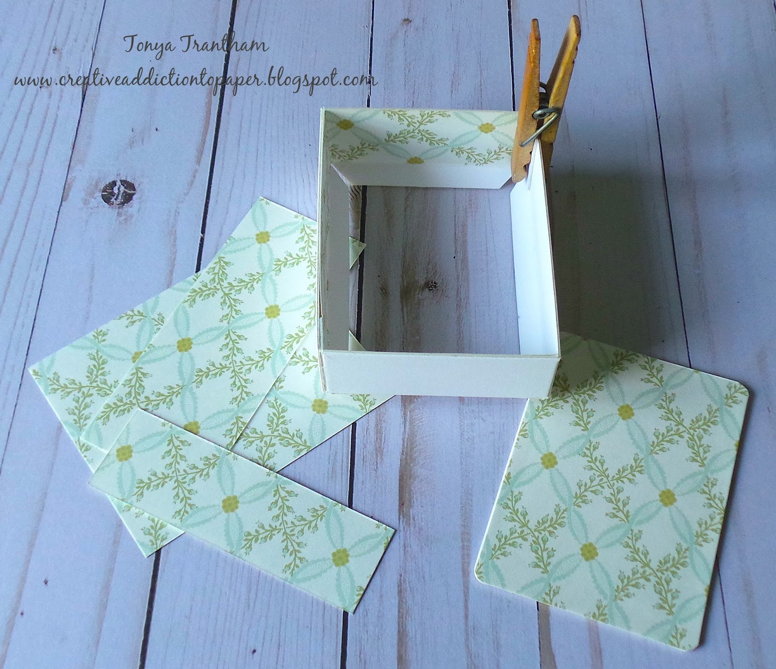 Creative Addiction to Paper: Floral Jewelry Box