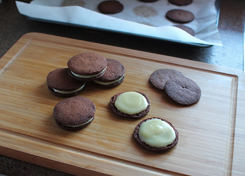 Food Endeavours of the Blue Apocalypse: Oreo Cookies