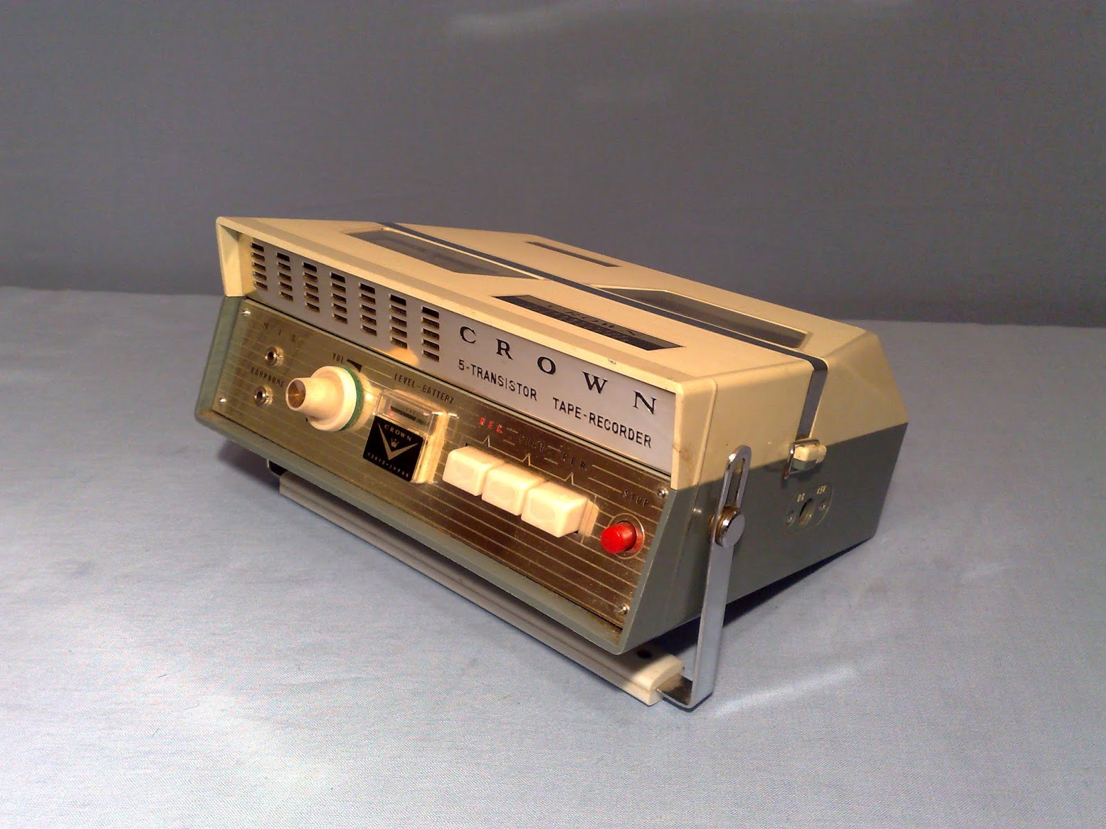 TOM's TECH TOYS: CROWN Radios & Electronics