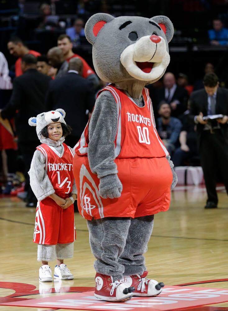 H-TownKid: #TBT 6th birthday surprise with Houston Rockets mascot Clutch