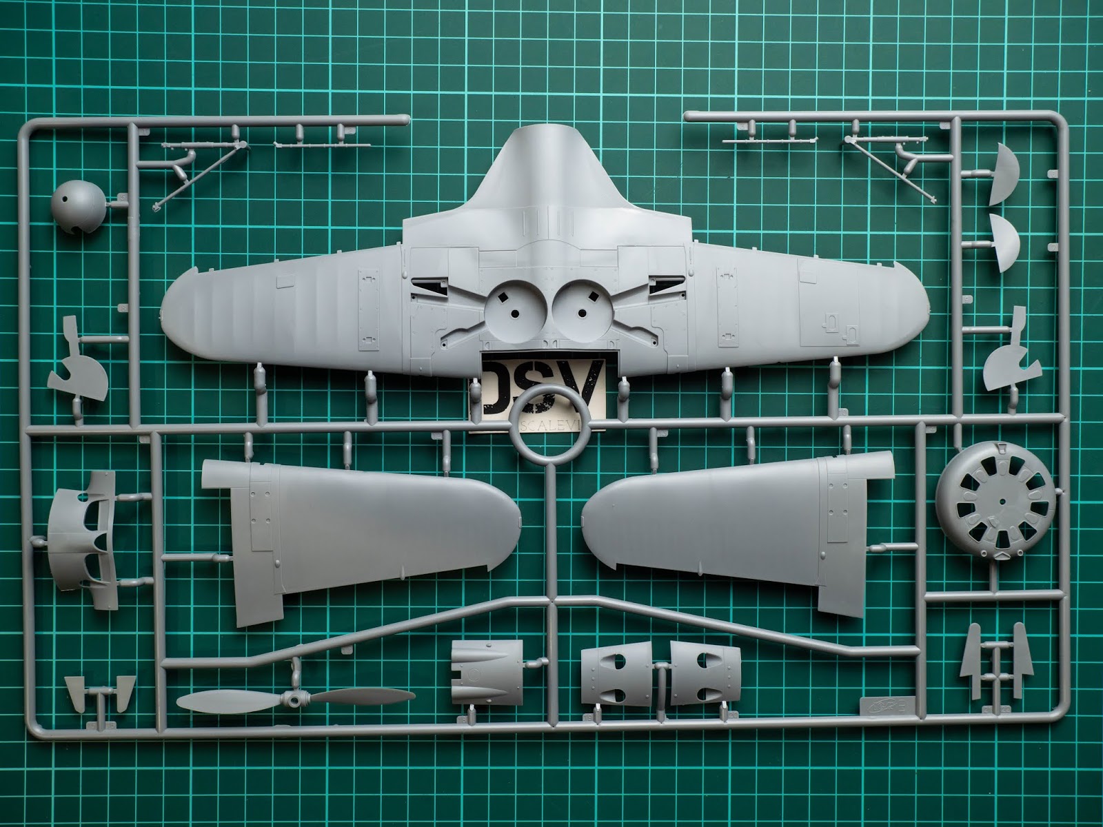 ICM 1/32 I-16 Type 24 with Pilots (32007) - DetailScaleView