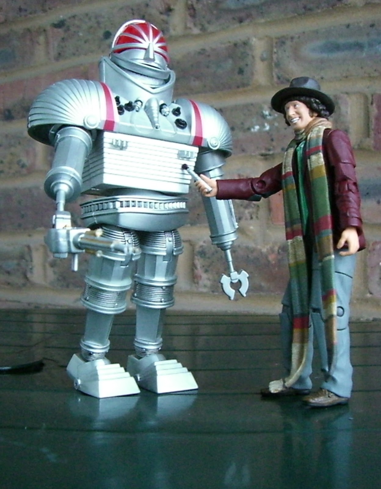 Love and Liberty: Doctor Who 52: 01 – Ten Reasons to Watch Robot (SE)